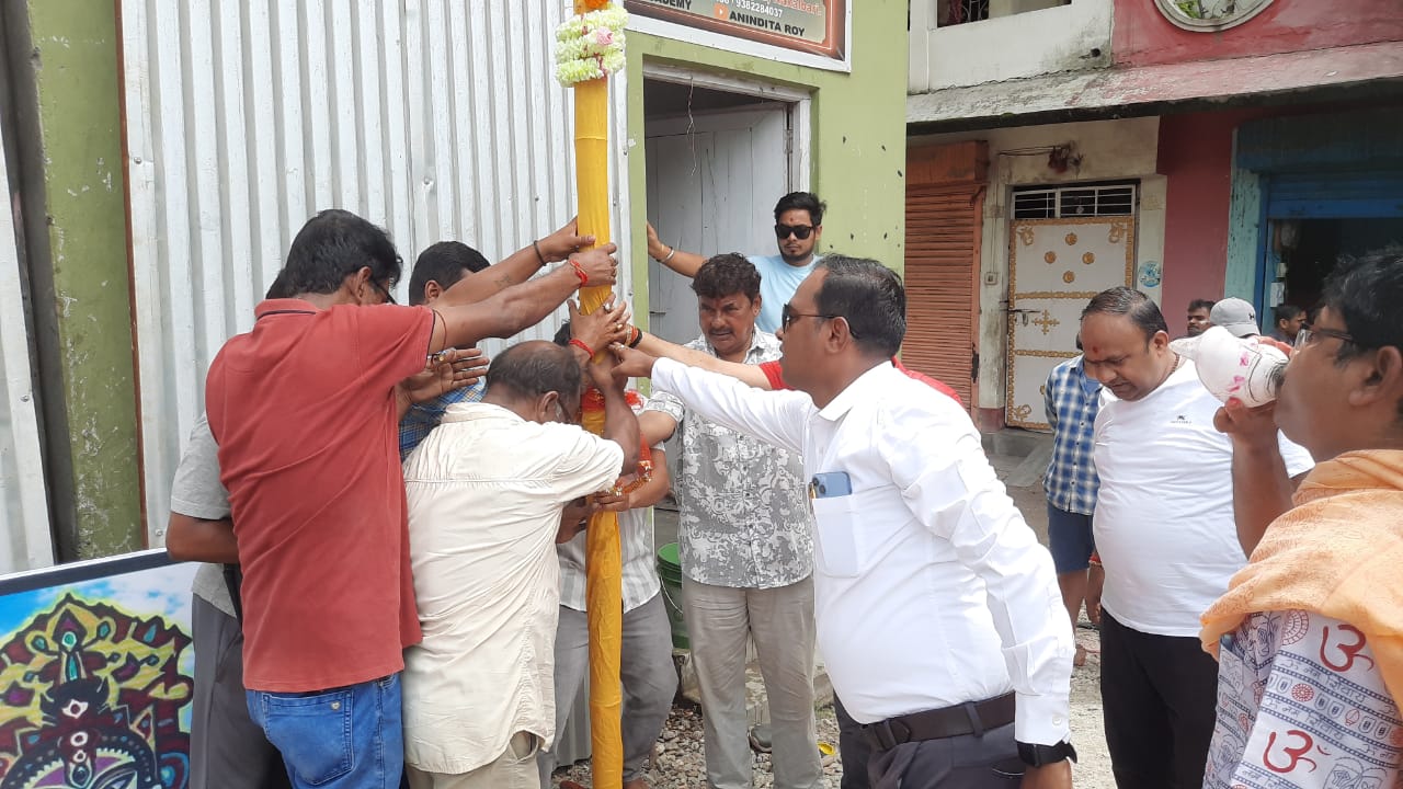 Subrati Sangha of Naxalbari prep for Durga Puja with ‘Khutti Puja ...