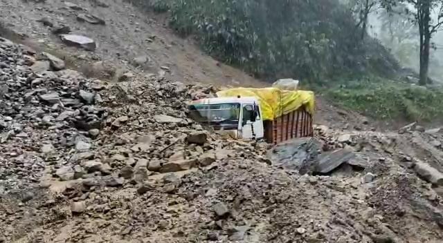 Heavy rains stir up landslides in Sikkim, debris block NH10 - Siliguri ...