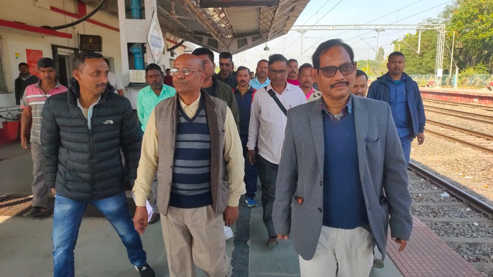 Jalpaiguri MP visits Ambari and Belakoba Railway stations in Rajganj ...