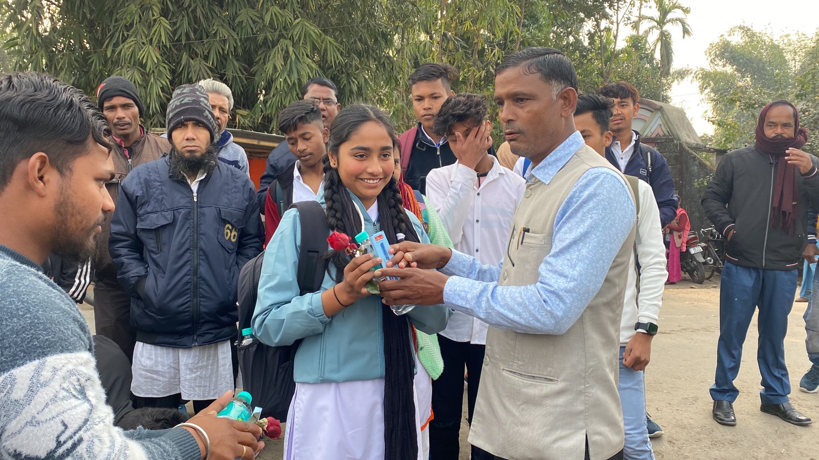 TMYC distributes pens, water, and flowers among candidates of Madrasah ...