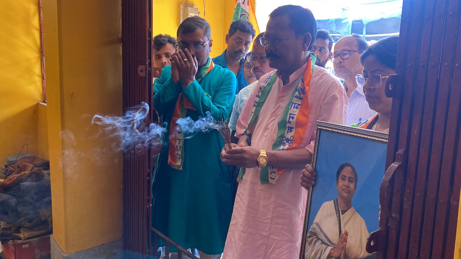 Rajganj MLA offered prayers at a temple for the speedy recovery of the ...