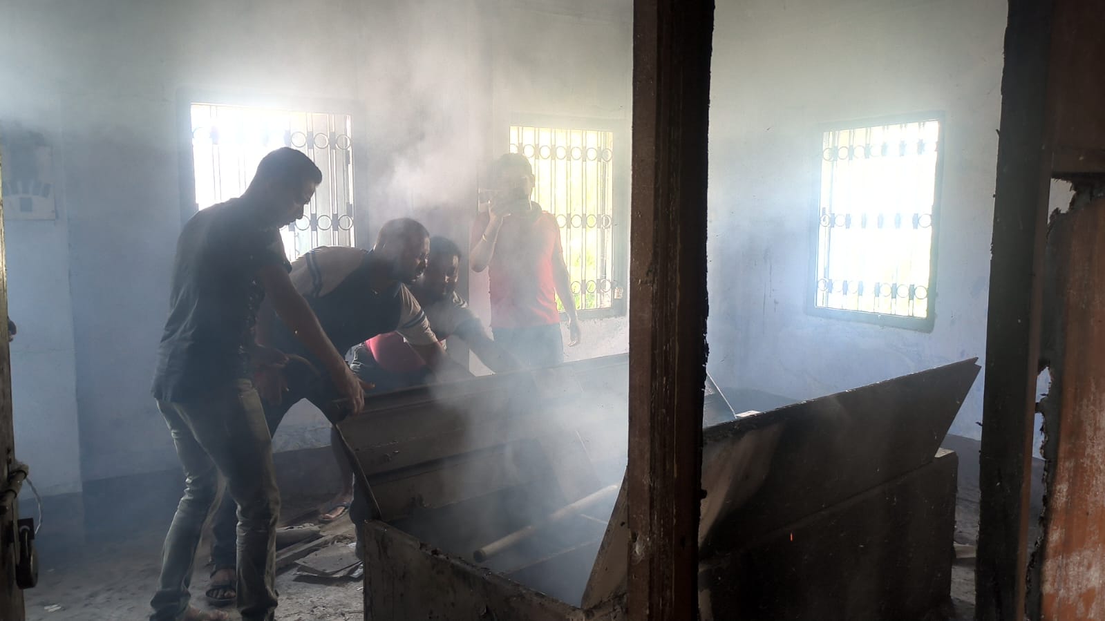 Fire breaks out in an abandoned office of Battala Market Complex in ...