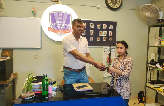 Matigara police recover 41 handsets and handed them over to the ...