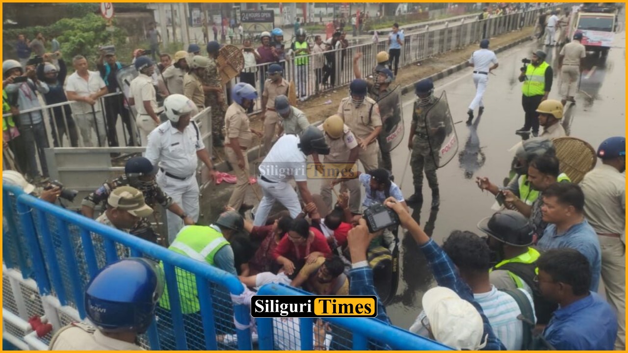 Police fire tear gas as DYFI’s Uttar Kanya Abhiyan heats up in Siliguri - Siliguri Times ...