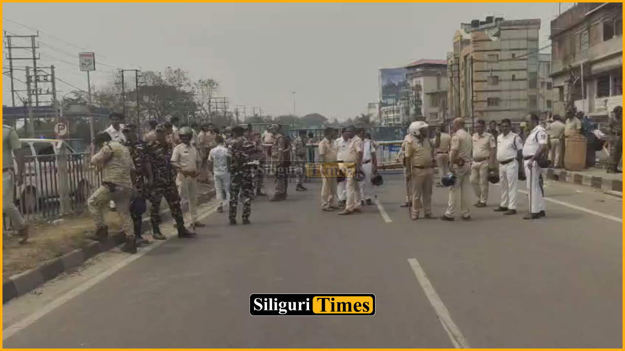 DYFI's Uttar Kanya Abhiyan today in Siliguri, heavy police deployment to block rally - Siliguri ...