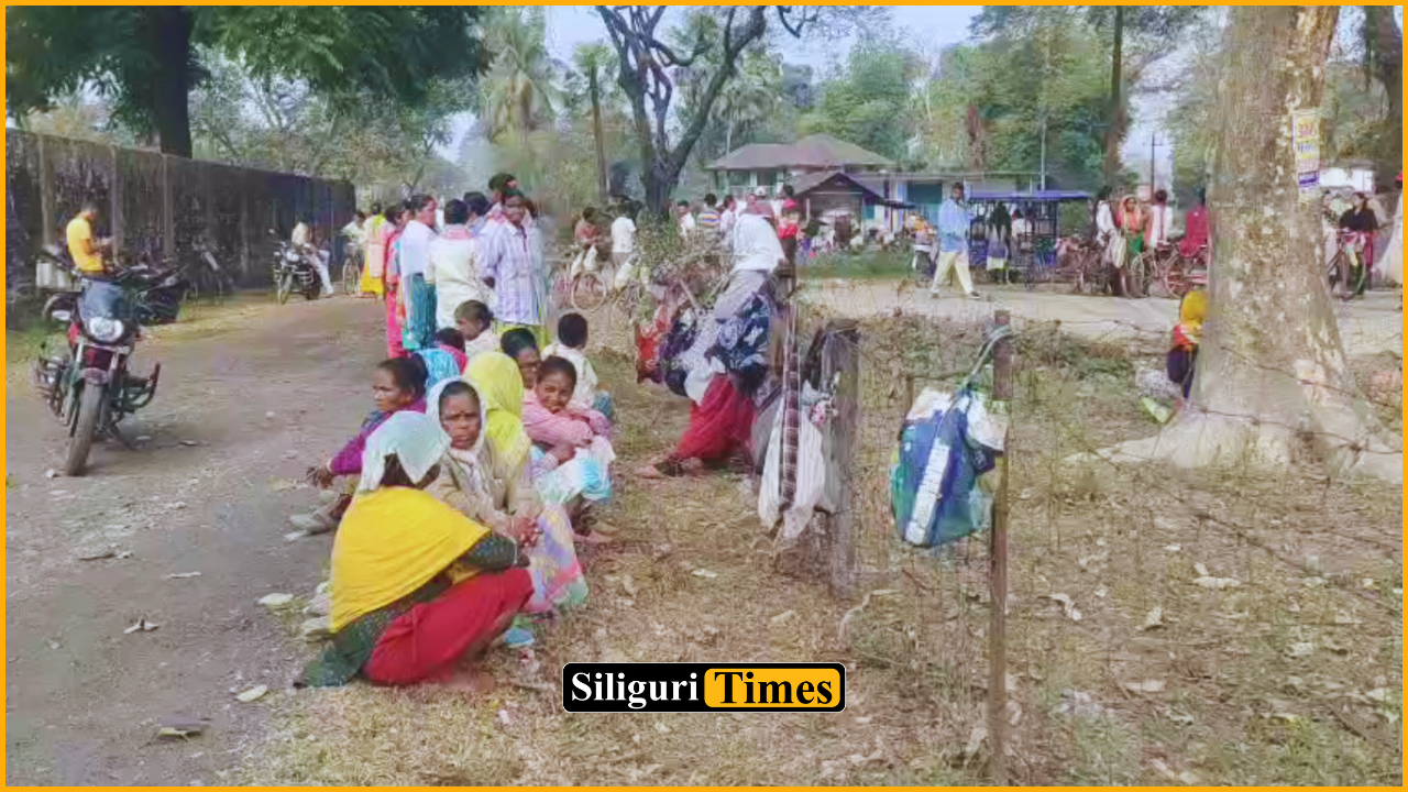 Workers protest over unpaid salaries at Kalchini and Raimatang Tea ...