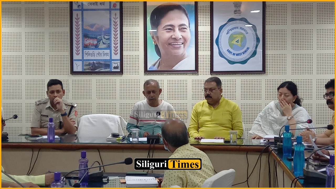 Mayor Gautam Deb holds meeting on various issues related to traffic in Siliguri - Siliguri Times ...